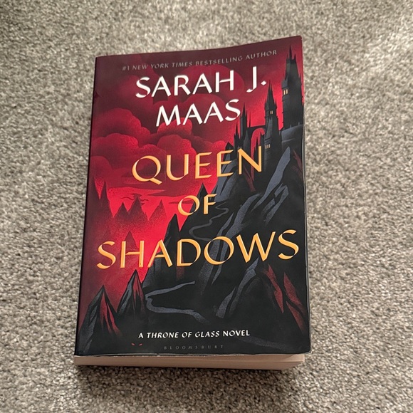 Other | Queen Of Shadows Book By Sarah J Maas 4 In Throne Of Glass ...